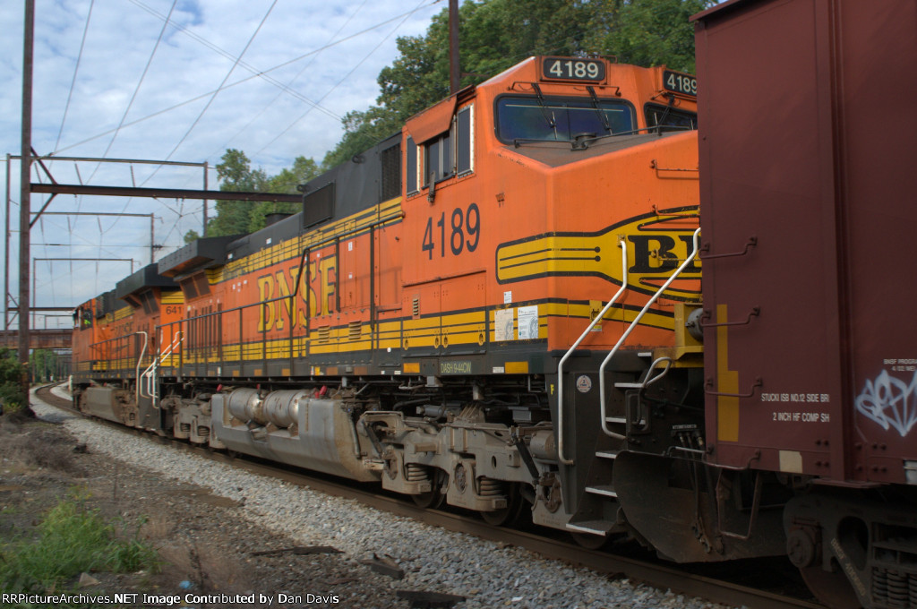BNSF D9-44CW 4189 trails on K038-04
